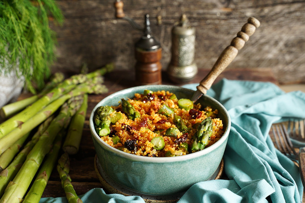 Komosa ryżowa ze szparagami (z jednej patelni) - niebo na talerzu