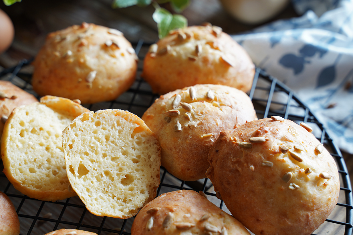 Bardzo łatwe bułki na wiejskim serku - niebo na talerzu