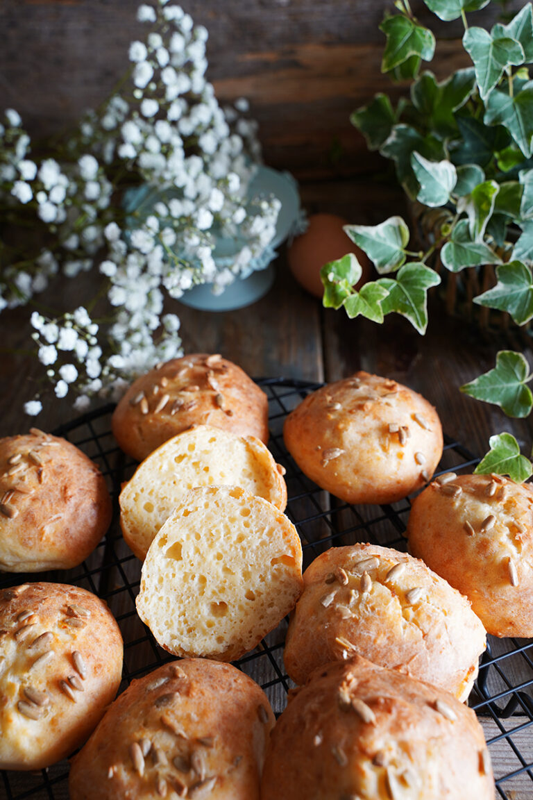 Bardzo łatwe bułki na wiejskim serku - niebo na talerzu
